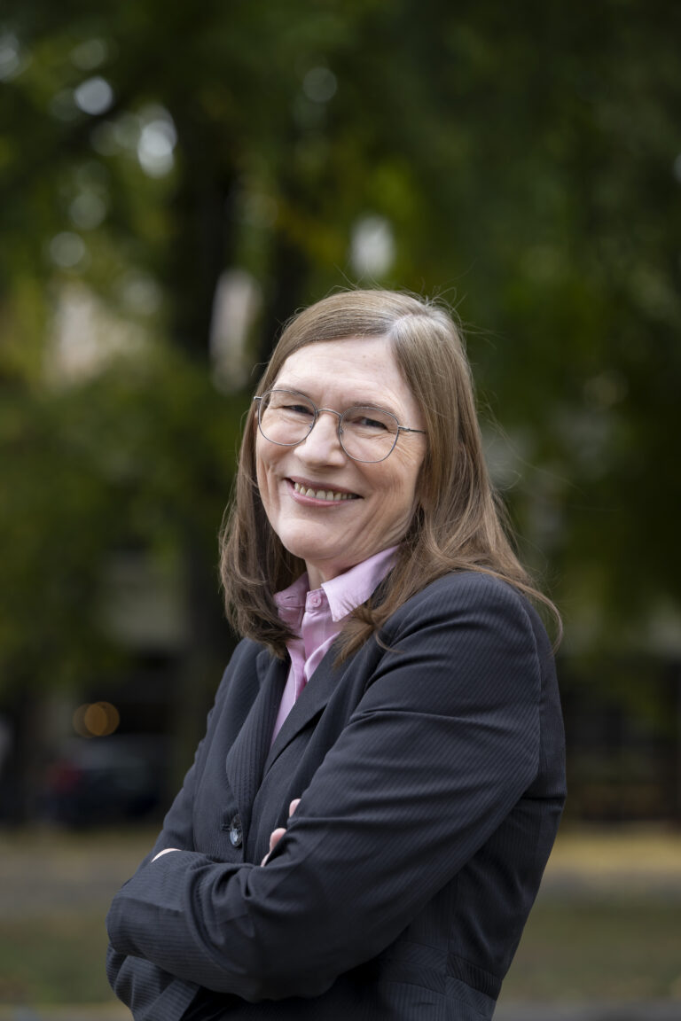 About Me - Barbara Oakley